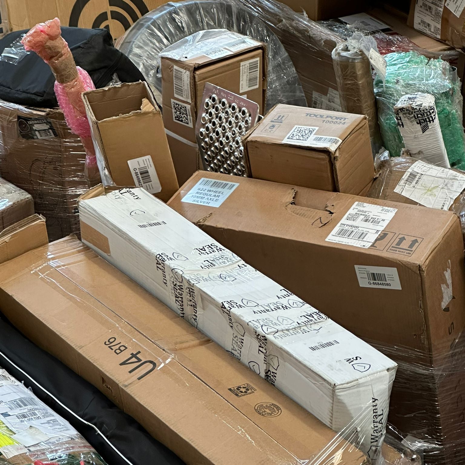 Full Truckload of Mixed Pallets with Oversized Packages – 32 Pallets ...